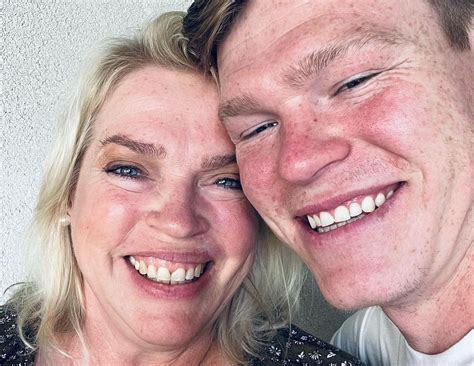 Sister Wives Janelle Brown Thanks People For Supporting Late Son Garrison