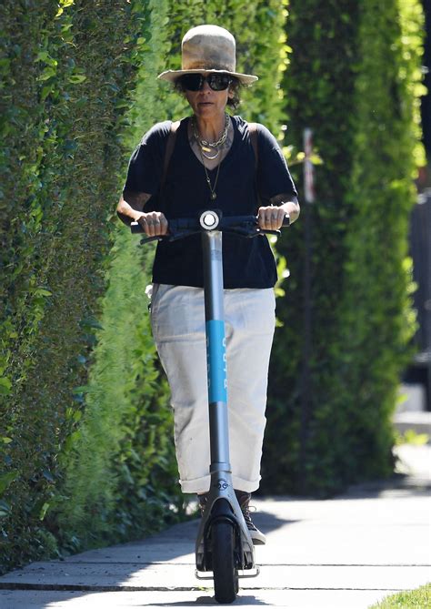 Linda Perry Rides An Electric Scooter In Los Angeles 06 30 2024