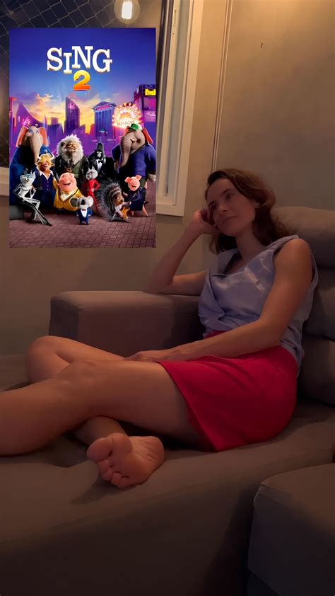 Naiumi Goldonis Feet