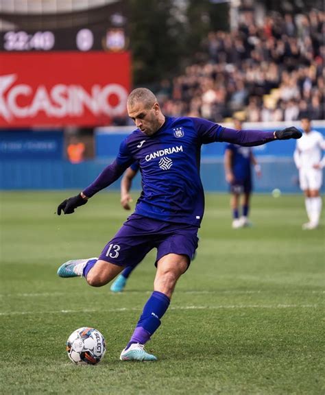 Mercato Islam Slimani Désire Continuer Sa Carrière En Europe