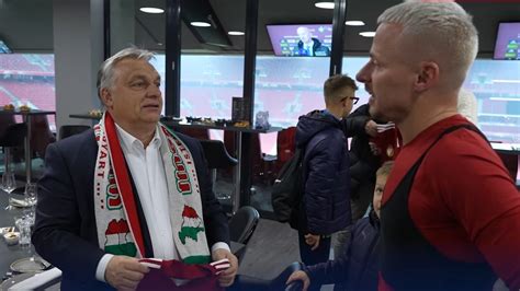МИД Украины вызвал венгерского посла из за шарфа премьера Орбана с