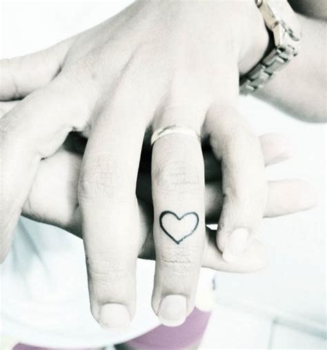 Small Heart Tattoo On Finger Ink Youqueen Girly Tattoos Heart