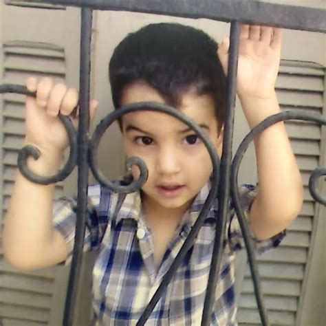 ‎أَيْمَنْ اٌلشْنْوَانِي‎ Ayman Chenouani • Threads Say More