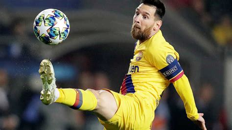 بينهم لاعب خدعه في أبطال أوروبا ميسي يختار أفضل 15 موهبة في كرة القدم