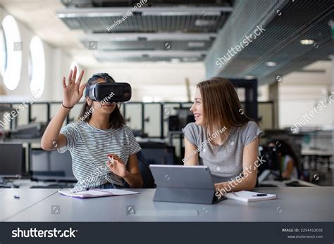 501 아이 헤드셋 태블릿 남자 이미지 스톡 사진 및 벡터 Shutterstock