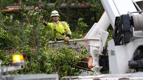 Gusty Winds Cause Power Outages Minor Damage Fox 13 Seattle