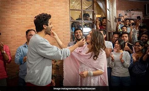 A Glimpse Of Sara Ali Khan And Kartik Aaryan S Love Aaj Kal In These Pics