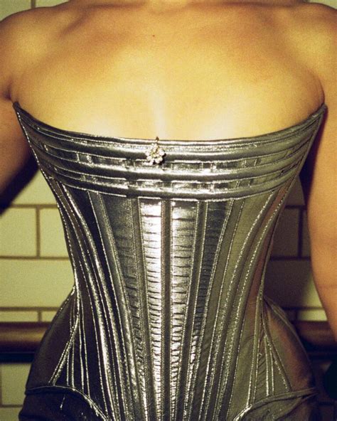 Annasophia Robb Doing Some Sort Of Ice Queen Weirdness In Her Crown Of The Day