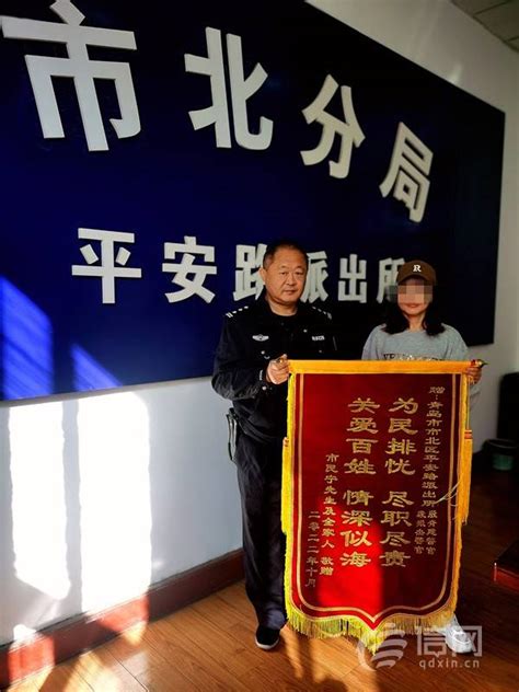 八旬老人路边跌倒骨折 市北民警迅速送往医院治疗女士报警平安路
