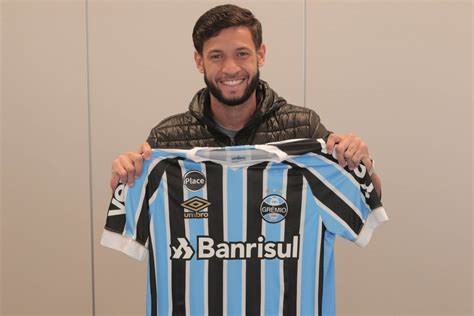 Grêmio Oficializa A Contratação De Lateral Esquerdo Juninho Capixaba
