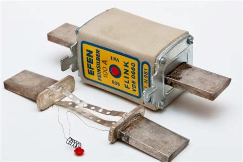 How Does Fuse Protect Circuit