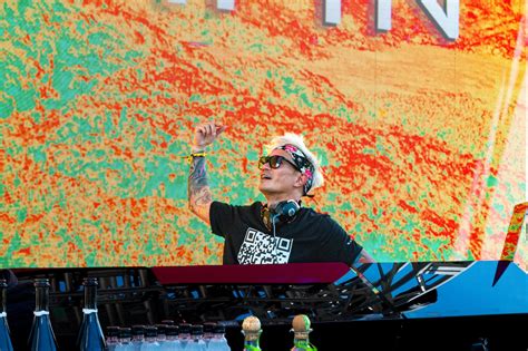 Photos All The Soaking Wet People We Saw At Flo Ridas Tampa Pool