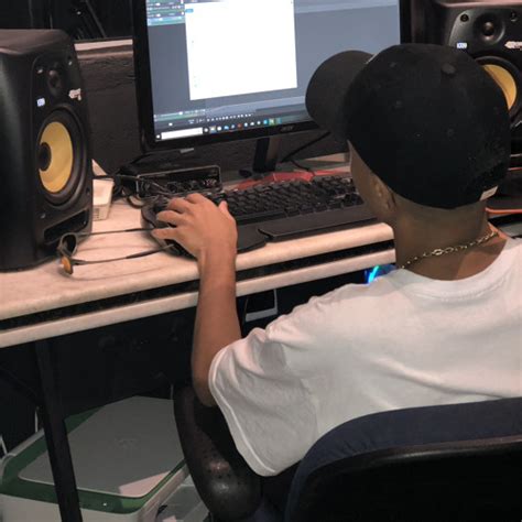 Stream Mt Bucetinha Criminosa Vs Novinha Safadinha Vem Com A Xerequinha Dj Eric Do Rm 130