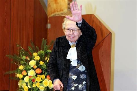 Evocan A La Férrea Raquel Tibol En Su Centenario