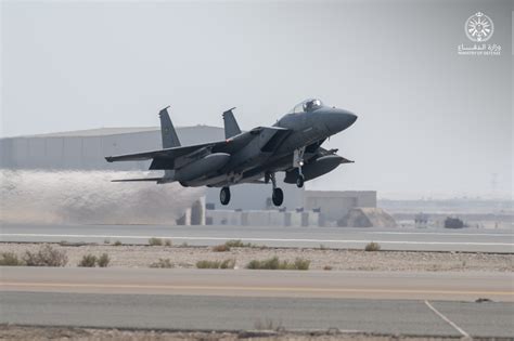 جريدة الرياض بمشاركة القوات السعودية انطلاق تمرين مركز الحرب