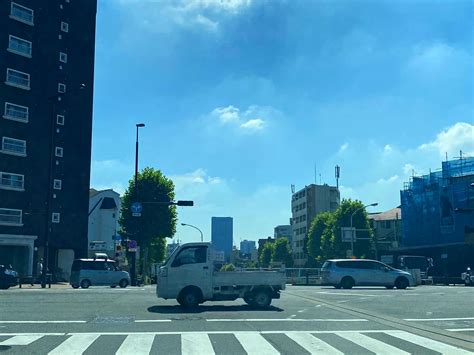 今日は暑すぎて（撮影現場付近は最高気温36℃超え） 半分熱中症気味で仕事しました🥵 さっきは雷雨があり⛈️ 明日も猛暑とか💦 秋はいつ来るの
