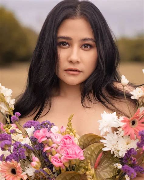 10 Photoshoots Of Prilly Latuconsina Flat Beautiful Face Attracts