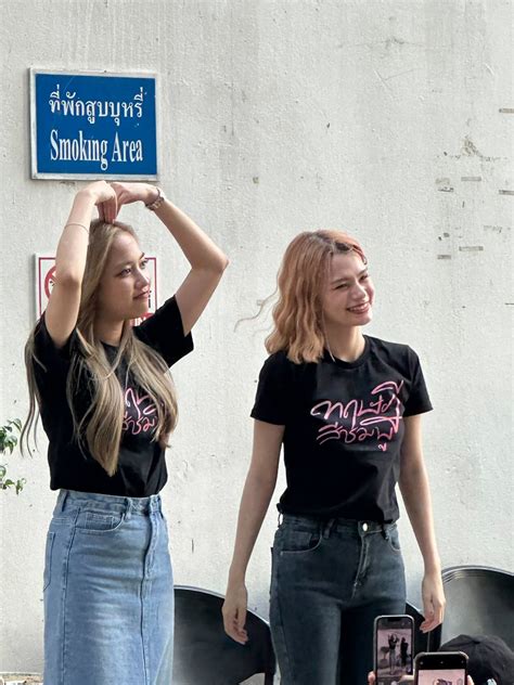 ธันวาrwn On Twitter รูปสองคือ ม่อน คุณสามทำอะไรคะ5555 ฟรีนเบคกี้