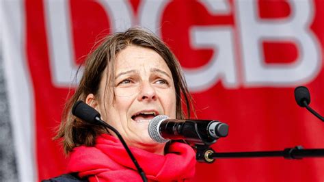 Dgb Chefin Katja Karger Arbeitsmarkt Ist „ein Kontinuierlicher S Shz