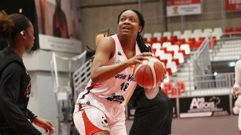lfb assitan koné la roche basket se nourrit de sa nouvelle expérience