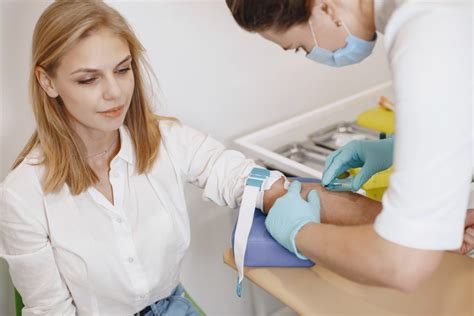 Прыщи на подбородке у женщин причины возникновения как лечить высыпания