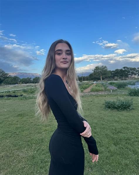 Lizzy Greene 🖤 Actresses Role Models Greene