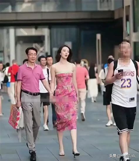 Mr Hu Is 27 Years Older Than Ms Dong And The Two Are More Privately