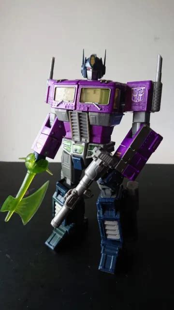 Transformers Hasbro Masterpiece Shattered Glass Optimus Prime £19999