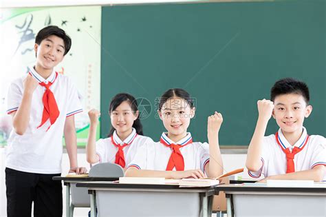 一起做加油手势的初中生们高清图片下载 正版图片501653277 摄图网