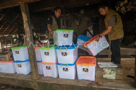 Bantuan Untuk Korban Bencana Di Baduy Antara Foto