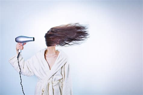 Comment choisir un sèche cheveux efficace