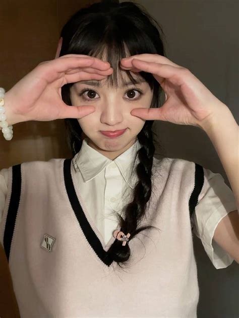 田曦薇晒麻花辫学院风随拍 双眼微微泛红像小白兔 搜狐大视野 搜狐新闻