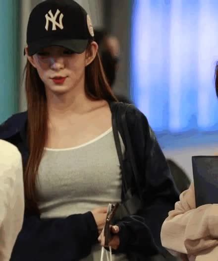 매혹적인 노출 된 쇄골 프로미스나인 이채영