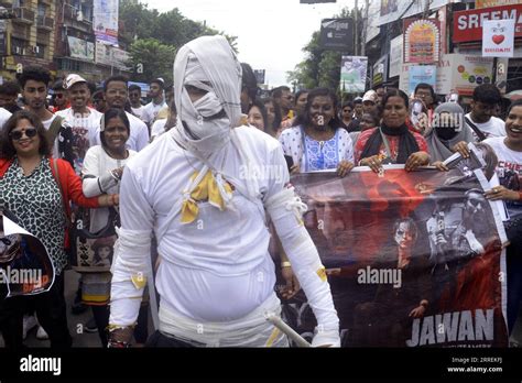 Non Exclusive September 7 2023 Kolkata India A Fan Of Actor Shah Rukh Khan Disguised As The