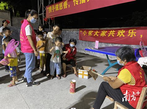 花样游园庆中秋，信宜水口老幼共聚享天伦之乐月饼岭上村群众