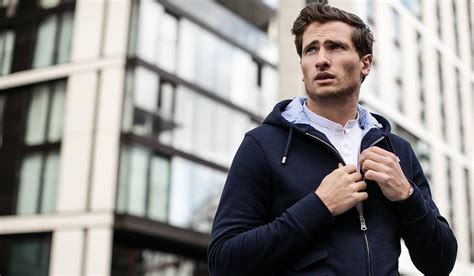 How To Wear A Hoodie In 5 Modern And Stylish Ways