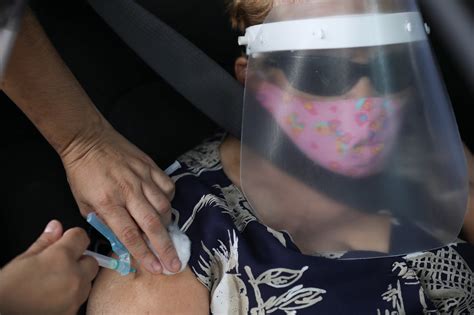 Vacinas distribuídas no Brasil são seguras afirma secretário do