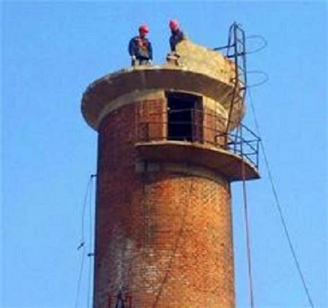 烟囱拆除 人工拆除烟囱 烟囱定向拆除 烟囱爆破 江苏三里港高空建筑防腐有限公司