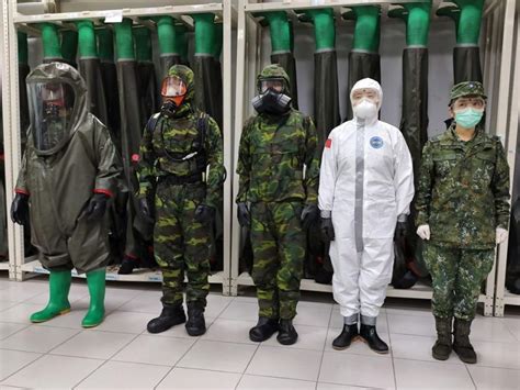 影／防疫消毒英雄！國軍化學兵神秘a級防護衣解密 政治快訊 要聞 Nownews今日新聞