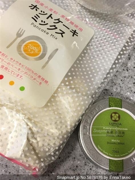 缶に入った缶コーヒーの写真・画像素材 5876176 Snapmart（スナップマート）