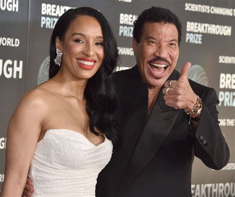 Who Is Lionel Richies Girlfriend All You Need To Know About Singers