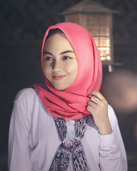 Kumpulan Foto Cewek Igo Dan Mahasiswi Pakai Hijab Merah Dan Jilbab Manis Dan Cantik Dzargon