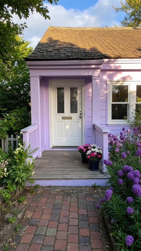 18 Cottage Exterior House Colors That Look Beautiful Year Round