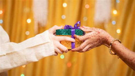 Vastu Tips এই মাঘে প্রিয় বন্ধুর বিয়ে এই জিনিস ভুলেও উপহার দেবেন না