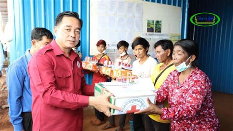 អភិបាលខេត្តកំពង់ចាម ចូលរួមរំលែកទុក្ខគ្រួសារស្លា ប់ ដោយពុលស្រា ស ៣នាក់