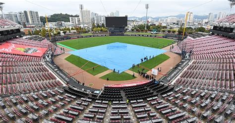 Kia 삼성 ‘ks 1차전 서스펜디드 2차전 모두 23일로 순연 Mk포토