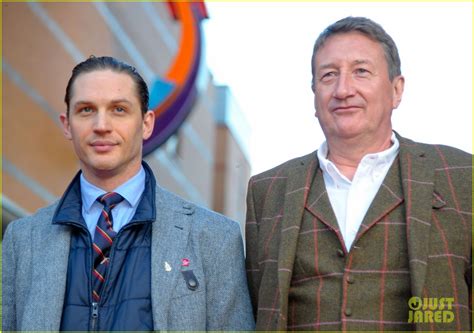 Photo Tom Hardy Slicks Back His Hair Locke Uk Premiere 08 Photo