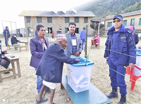 म्याग्दीमा १०७ वर्षीय वृद्धले मतदान गर्नुभयो Nepal Gyan