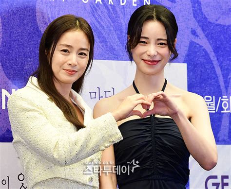 포토 김태희·임지연 다정하게 손하트 Mk빌리어드