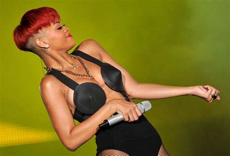 Rihanna In Bra And Panties Performing Sexy On Stage And Posing Hot In